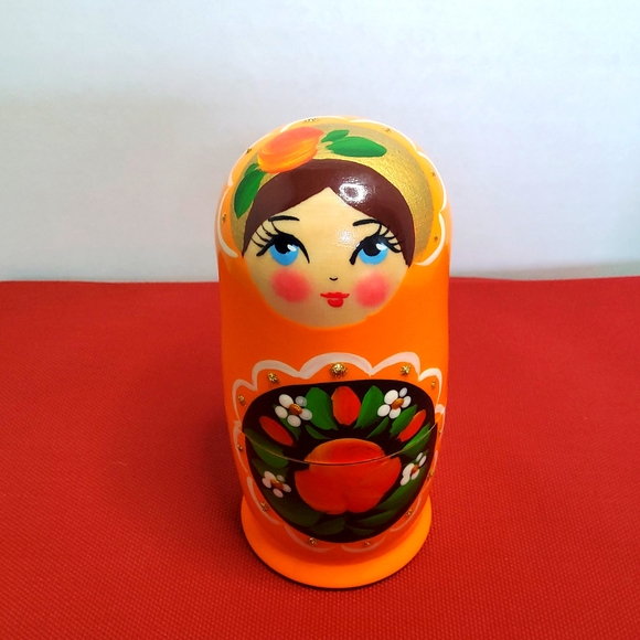 Made in Russia orange nesting doll | Accents | Nwot Orange Art Nesting ...